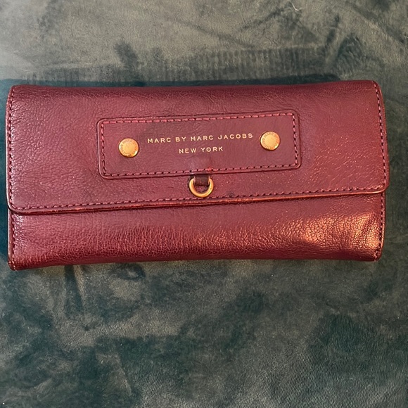 Marc By Marc Jacobs | Bags | Marc By Marc Jacobs Preppy Leather Wallet ...